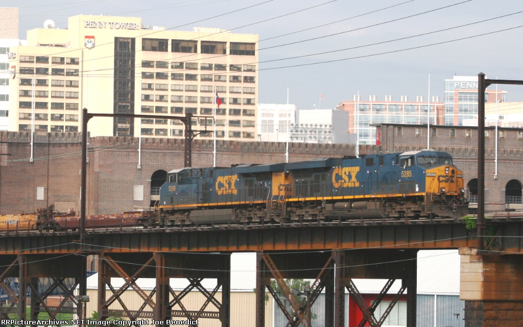 CSX 5285 & 5248 on Q190